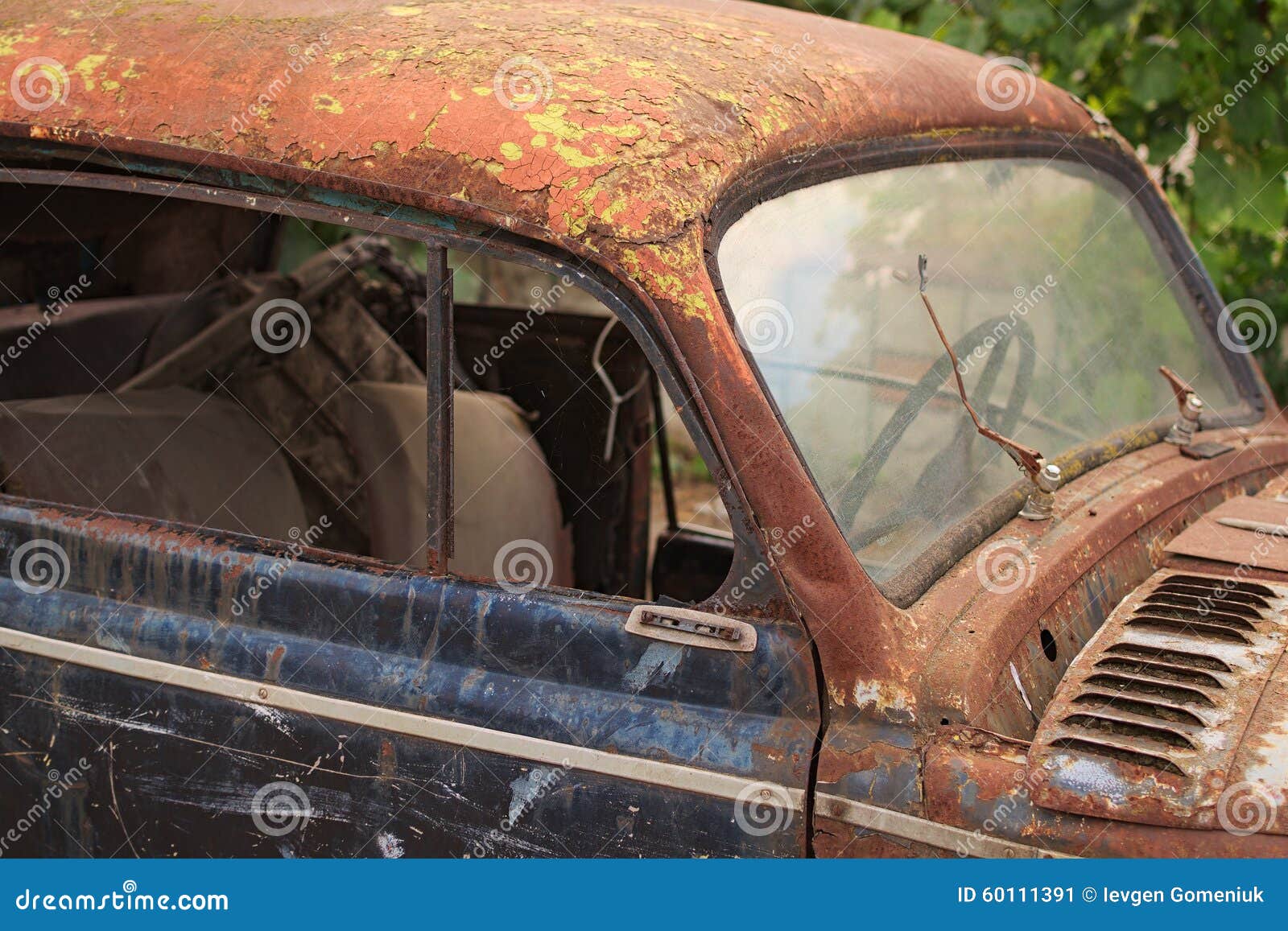 Rostiges Auto stockbild. Bild von verlassen, schiffbruch - 60111391