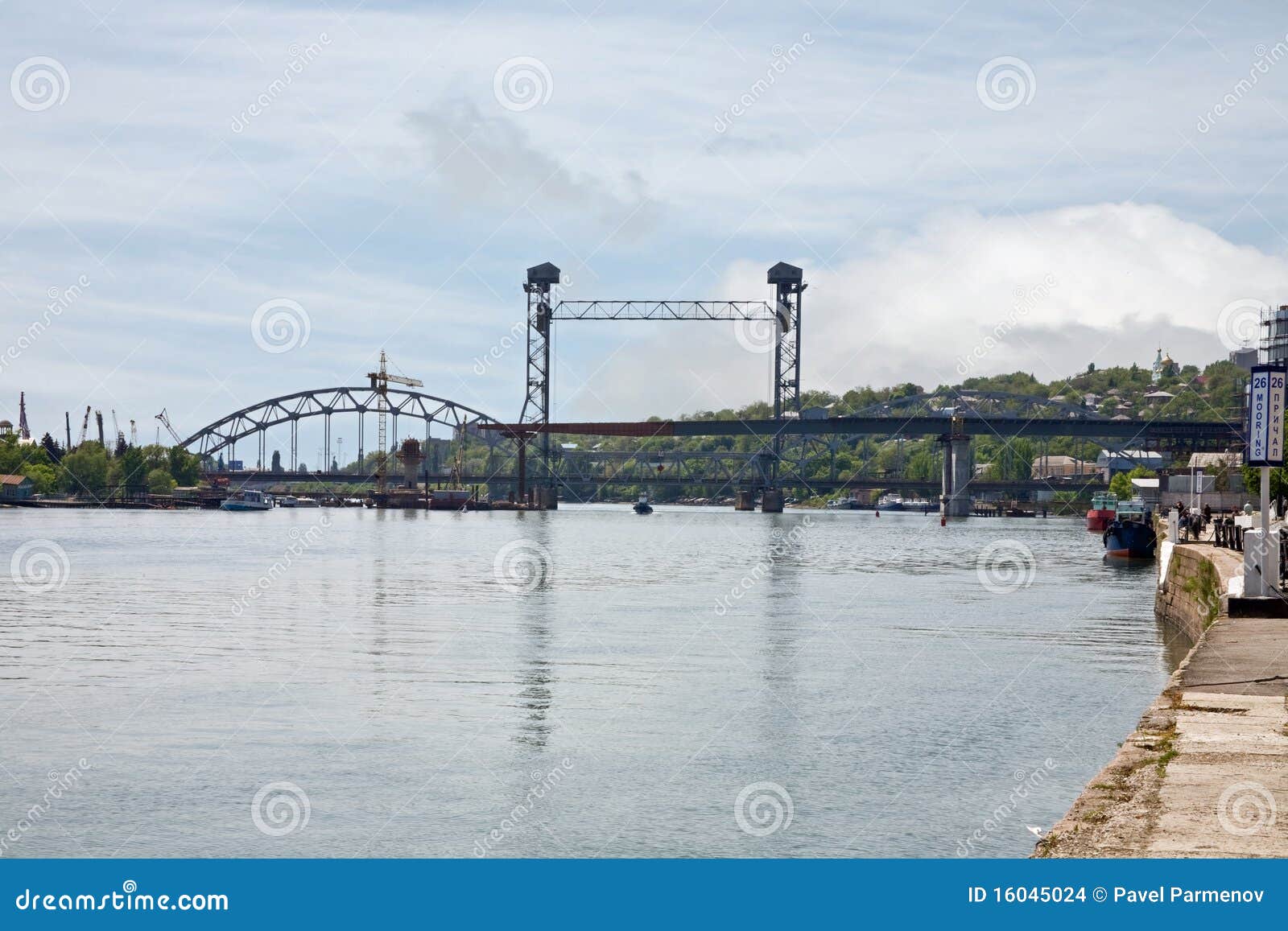 Rostov-on-Donstadt Und Fluss Don Stockfoto - Bild von strom, städtisch ...