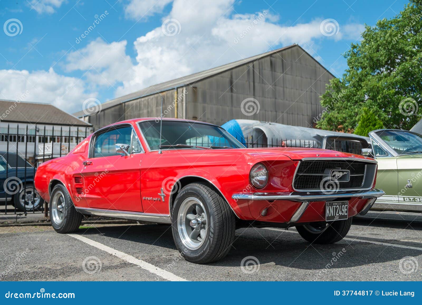 1957 Rot Ford Mustang Fastback Redaktionelles Stockfotografie - Bild ...