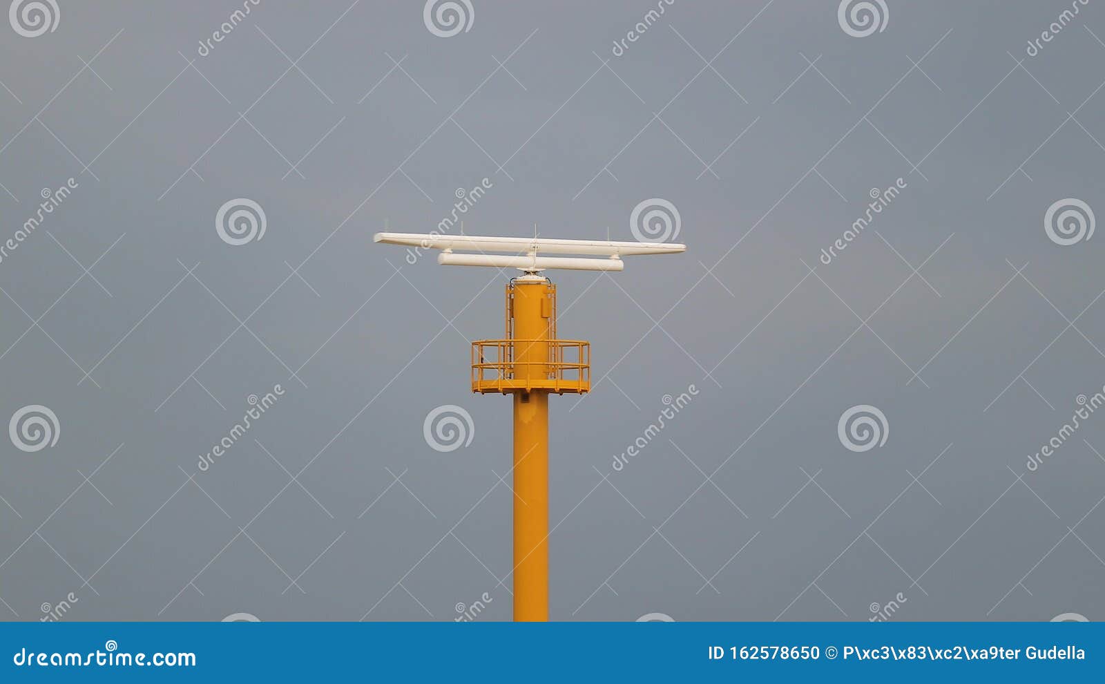 Radar spinning on a mast stock footage. Video of closeup - 162578650