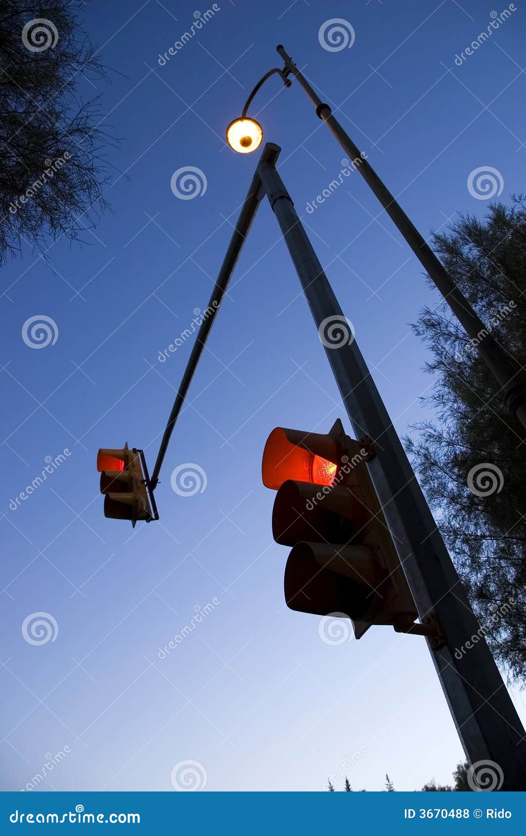 Rote Ampeln stockfoto. Bild von laterne, zeichen, stadt - 3670488