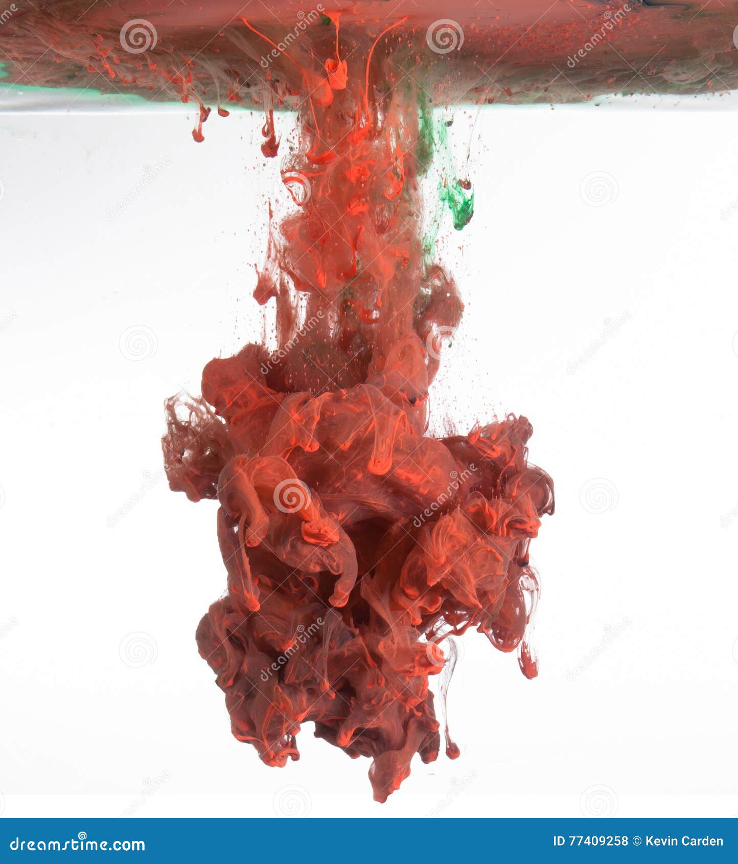 Rote Farbe Spritzt Unter Wasser Stockfoto - Bild von strudel ...