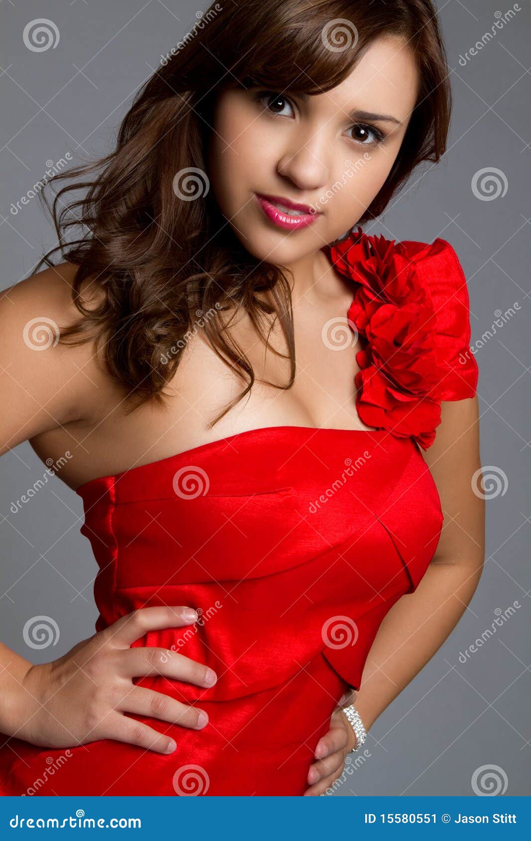 Rote Kleid-Frau stockbild. Bild von grau, porträt, latein - 15580551