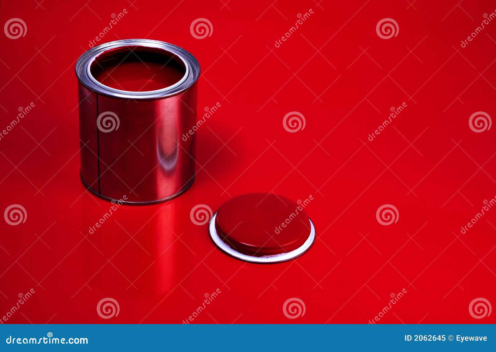Rote Lack-Dose stockbild. Bild von dose, schutzkappe, decklack - 2062645