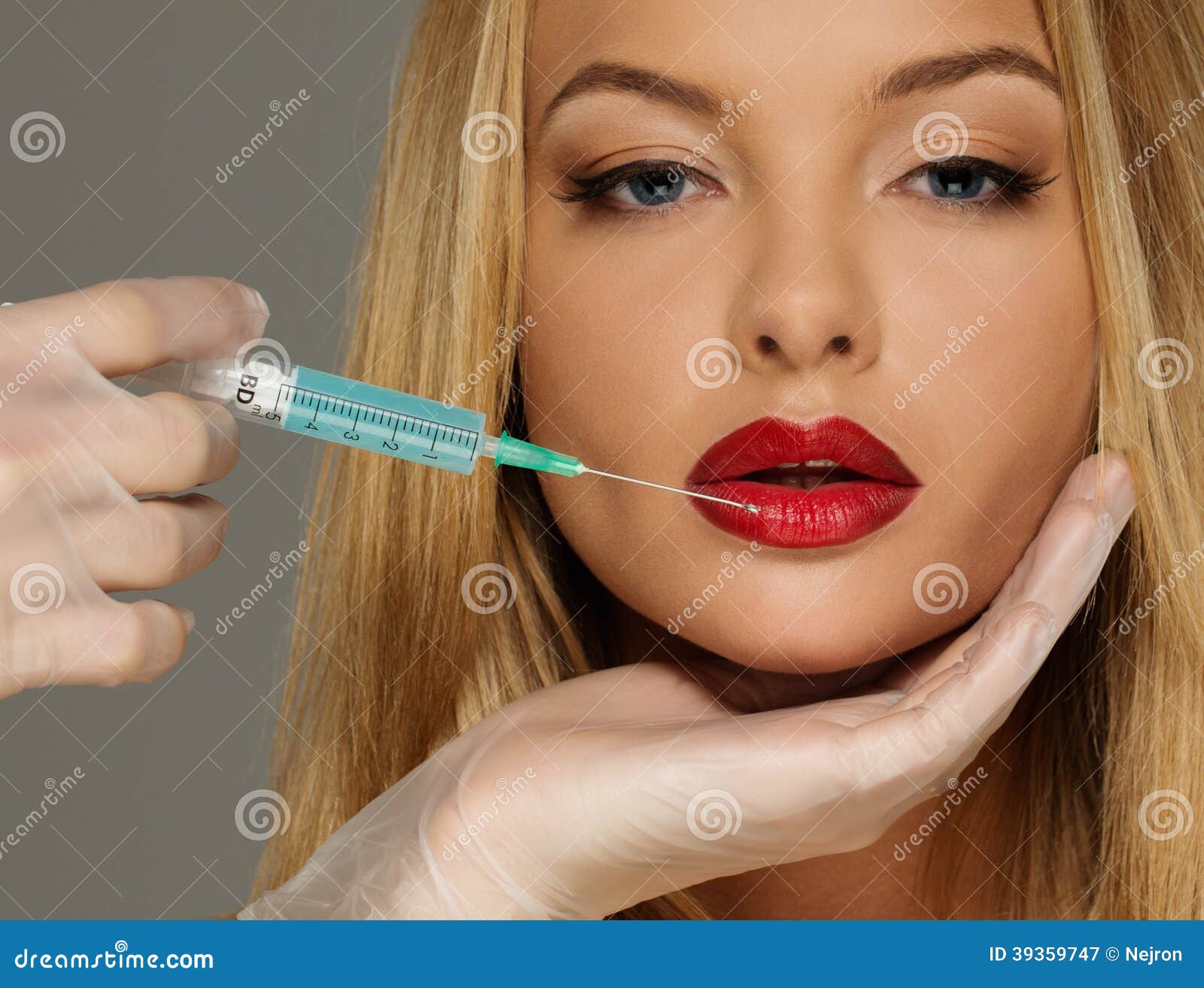 Rote Lippen Mit Botox-Spritze Stockbild - Bild von gesicht, glamour ...