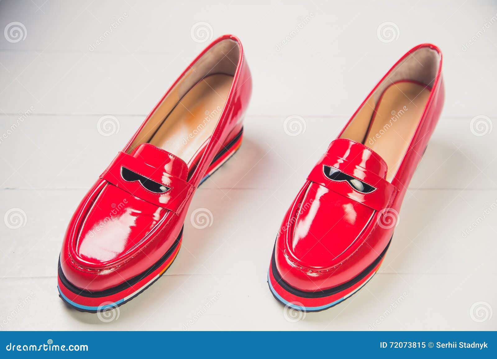 Rote Schuhe, Stilvolle Lackschuhe Stockbild - Bild von patent, mode ...