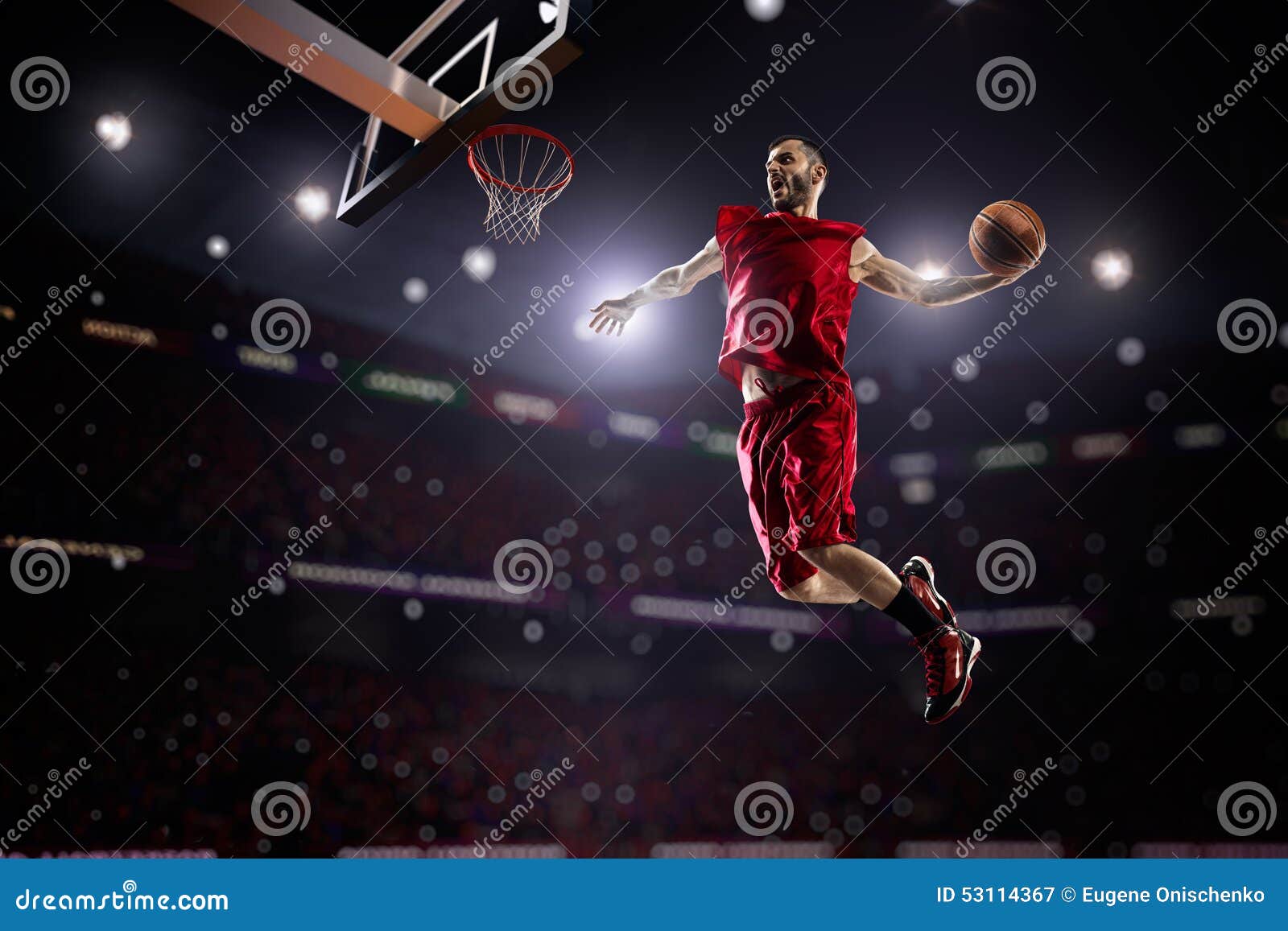 Roter Basketball-Spieler in Der Aktion Stockbild - Bild von erwachsener ...