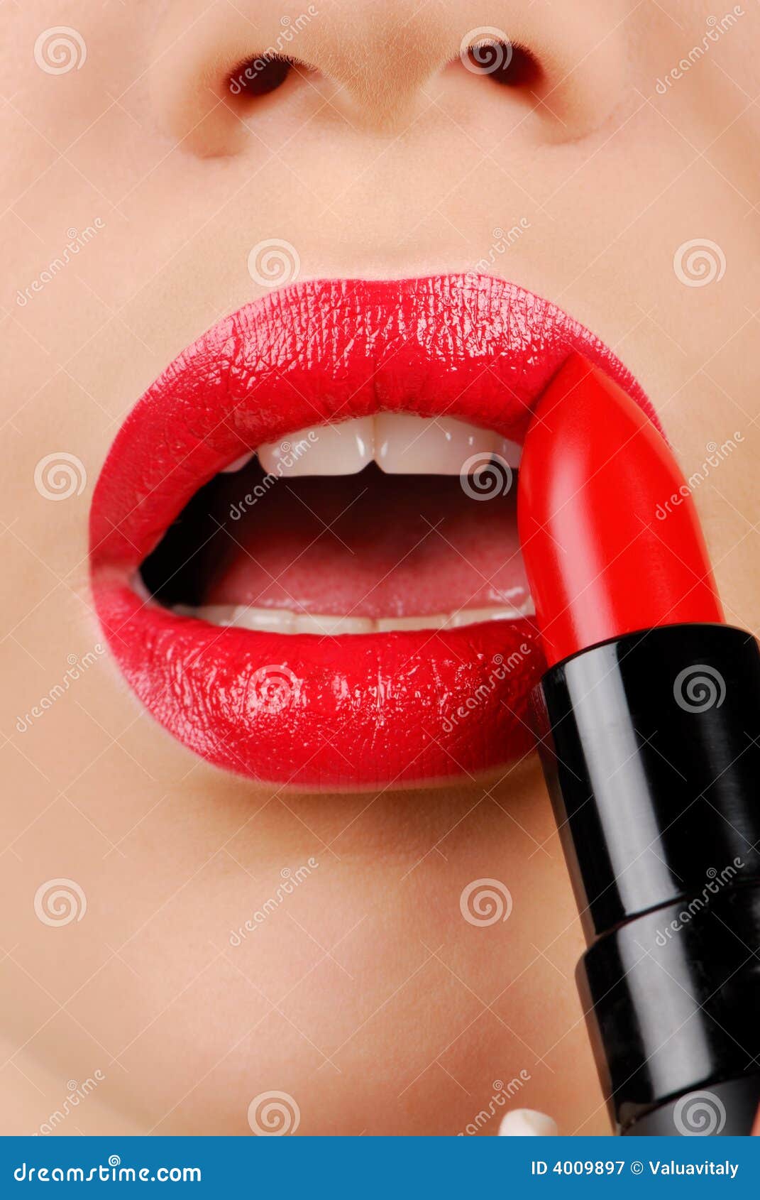 Roter Lippenstift stockbild. Bild von frontseite, erwachsener - 4009897