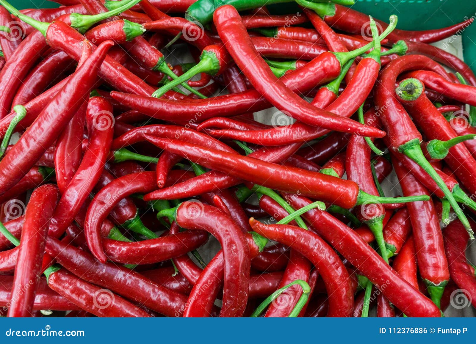 Roter Pfeffer Auf Dem Markt, Viel Roter Pfeffer Stockfoto - Bild von ...