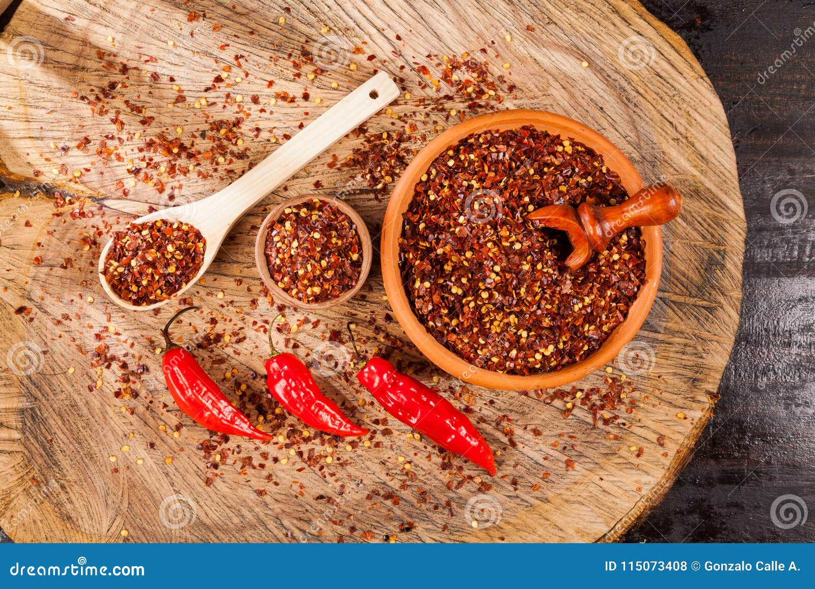 Roter Pfeffer Oder Cayenne-Pfeffer Zerquetscht Mit Den Flocken ...