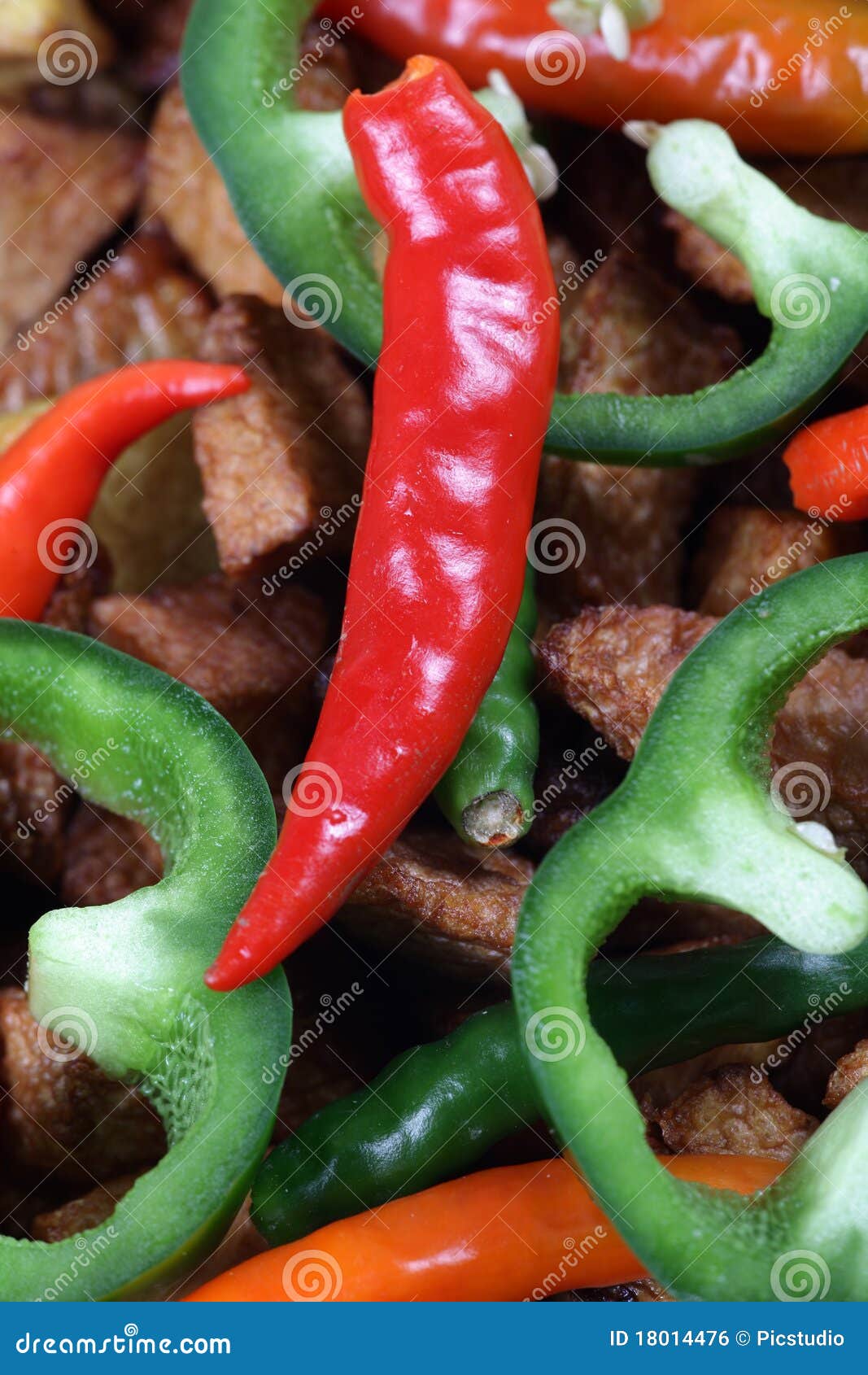 Roter Pfeffer Und Spanischer Pfeffer Stockfoto - Bild von kartoffeln ...