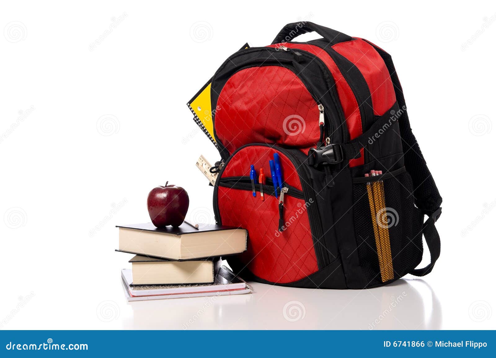 Roter Schule-Rucksack Mit Büchern Stockfoto - Bild von bleistifte ...