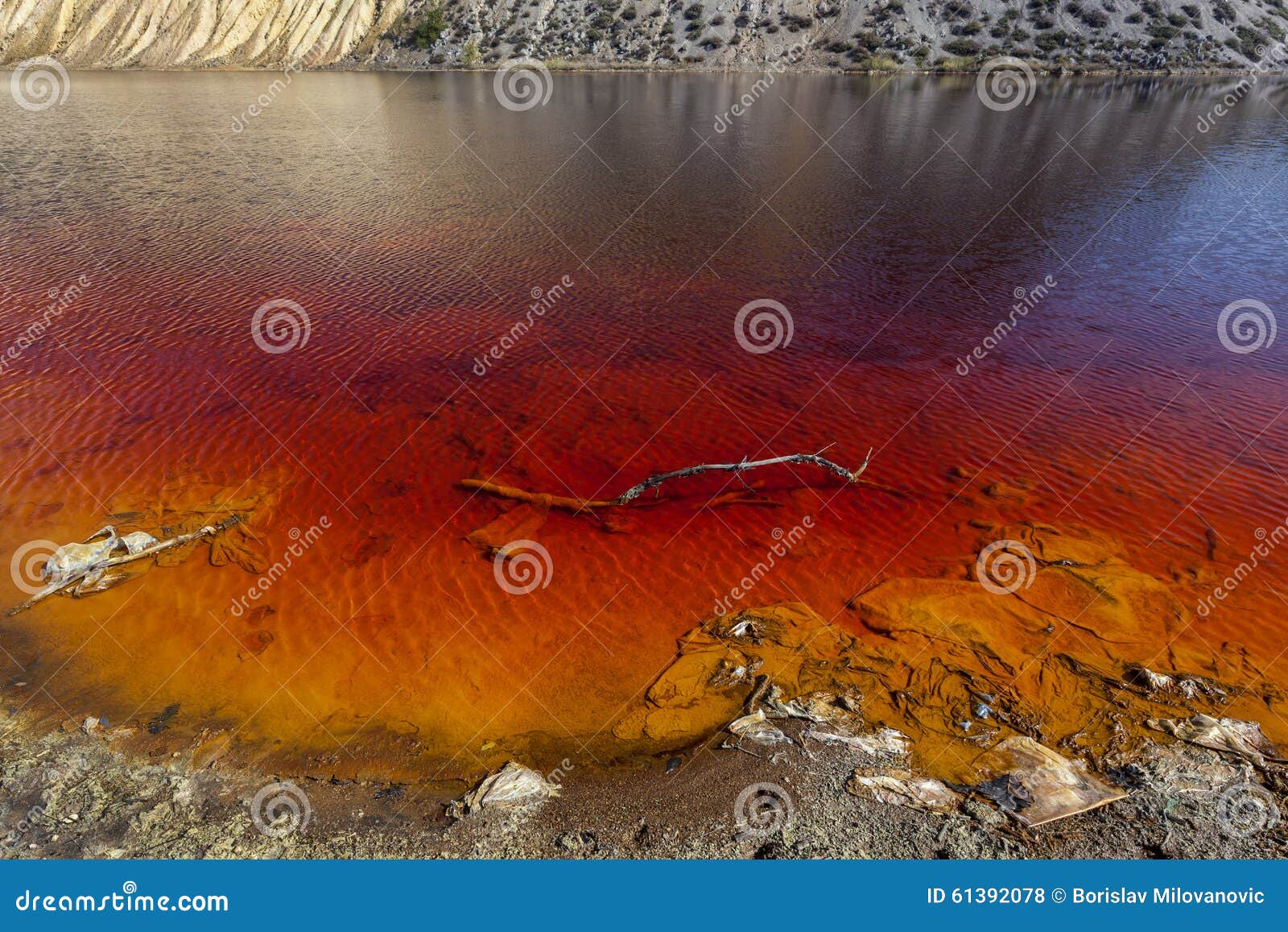 Roter See 05 stockfoto. Bild von aufschüttungen, serbien - 61392078