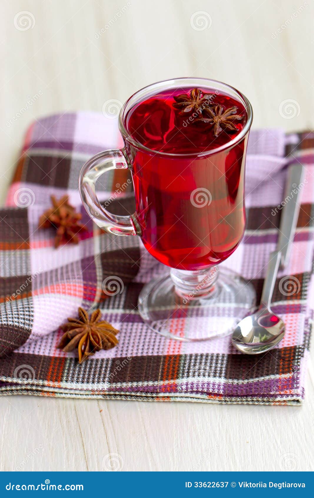 Roter Tee (karkade) Mit Anisetree Stockbild - Bild von glas, anis: 33622637