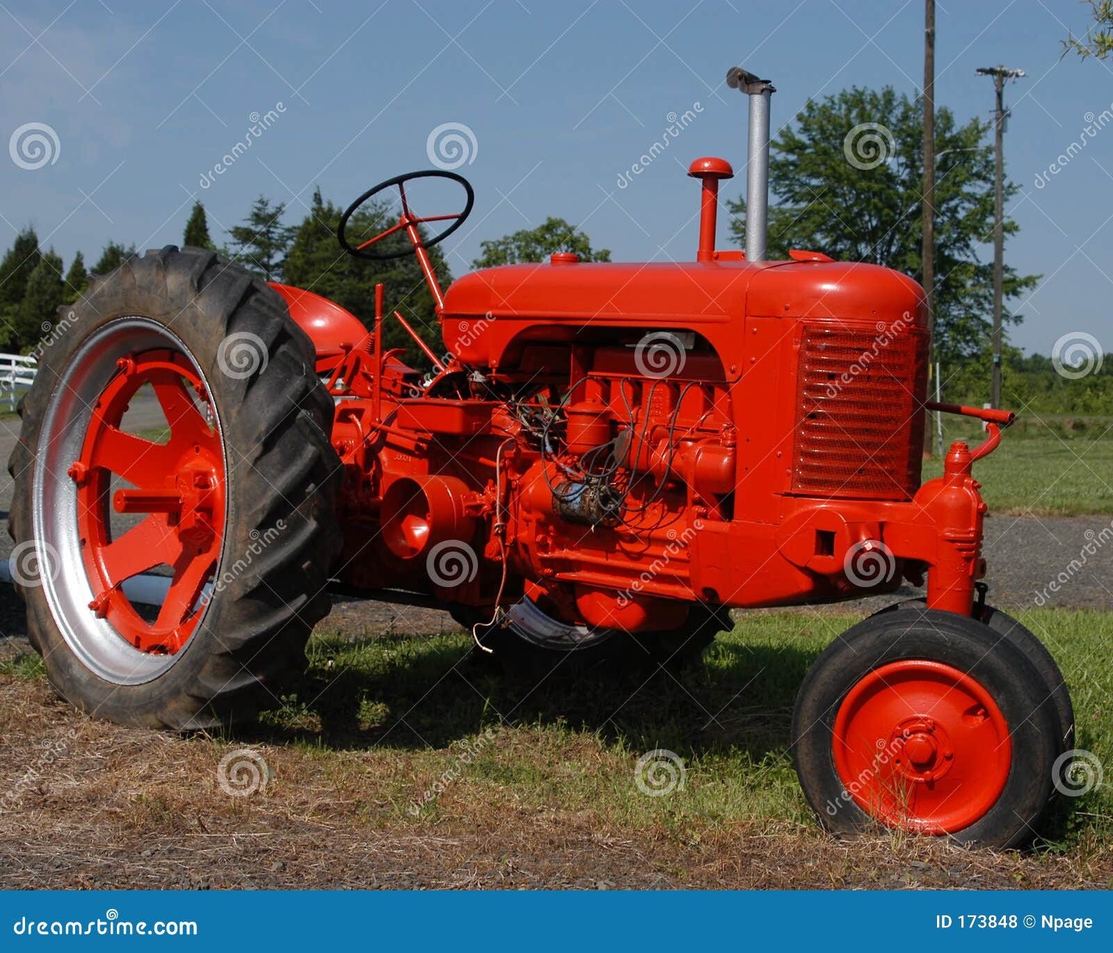 Roter Traktor stockfoto. Bild von weinlese, maschine, traktor - 173848