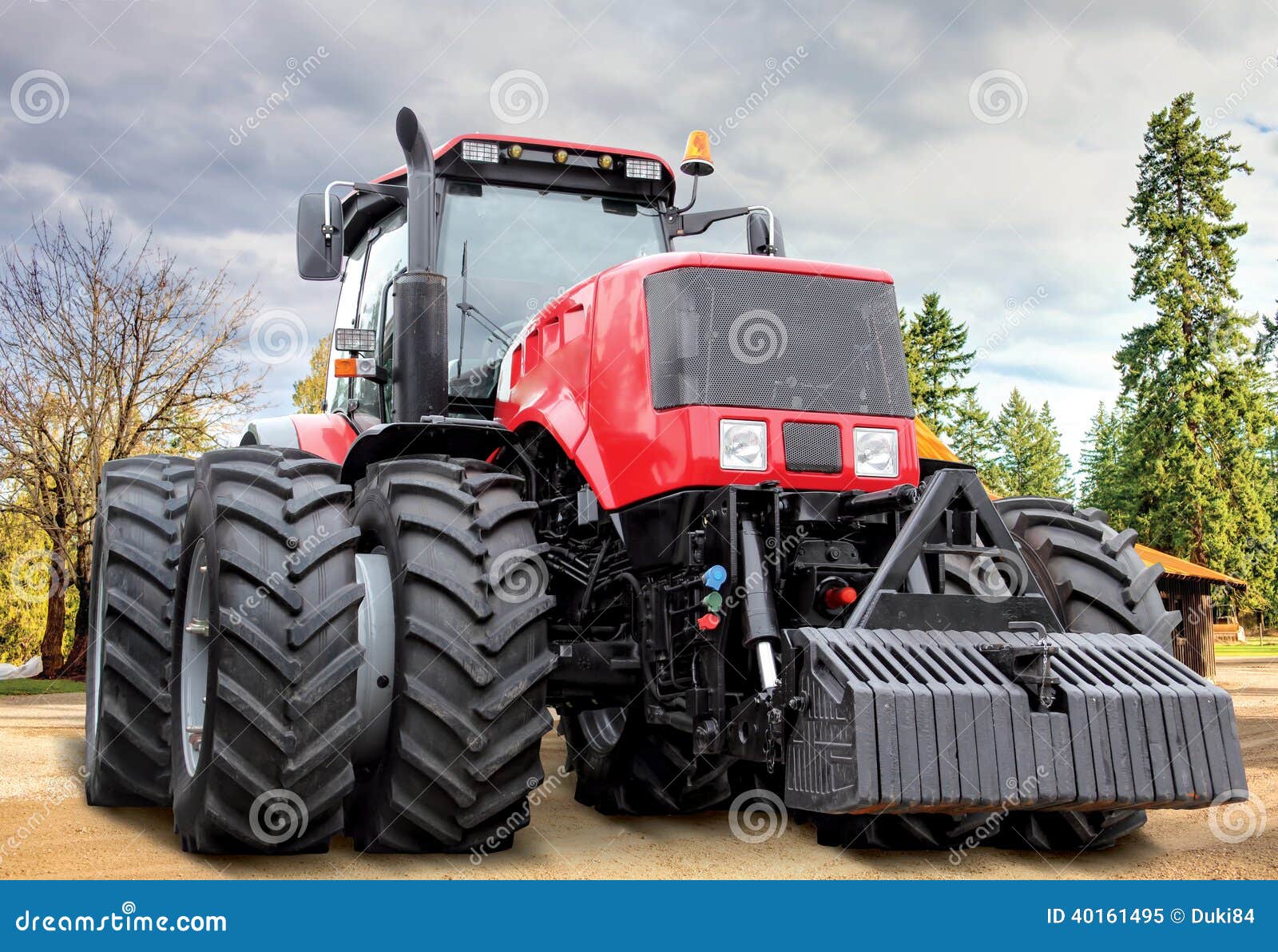 Roter Traktor stockbild. Bild von sommer, sonne, wind - 40161495