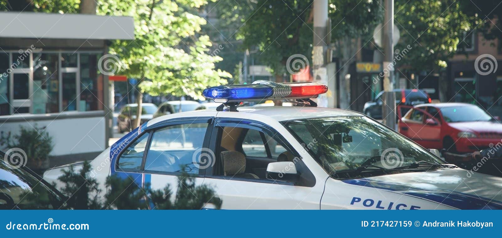 Roter Und Blauer Blitzer. Polizeiauto in Der Stadt Stockbild - Bild von ...