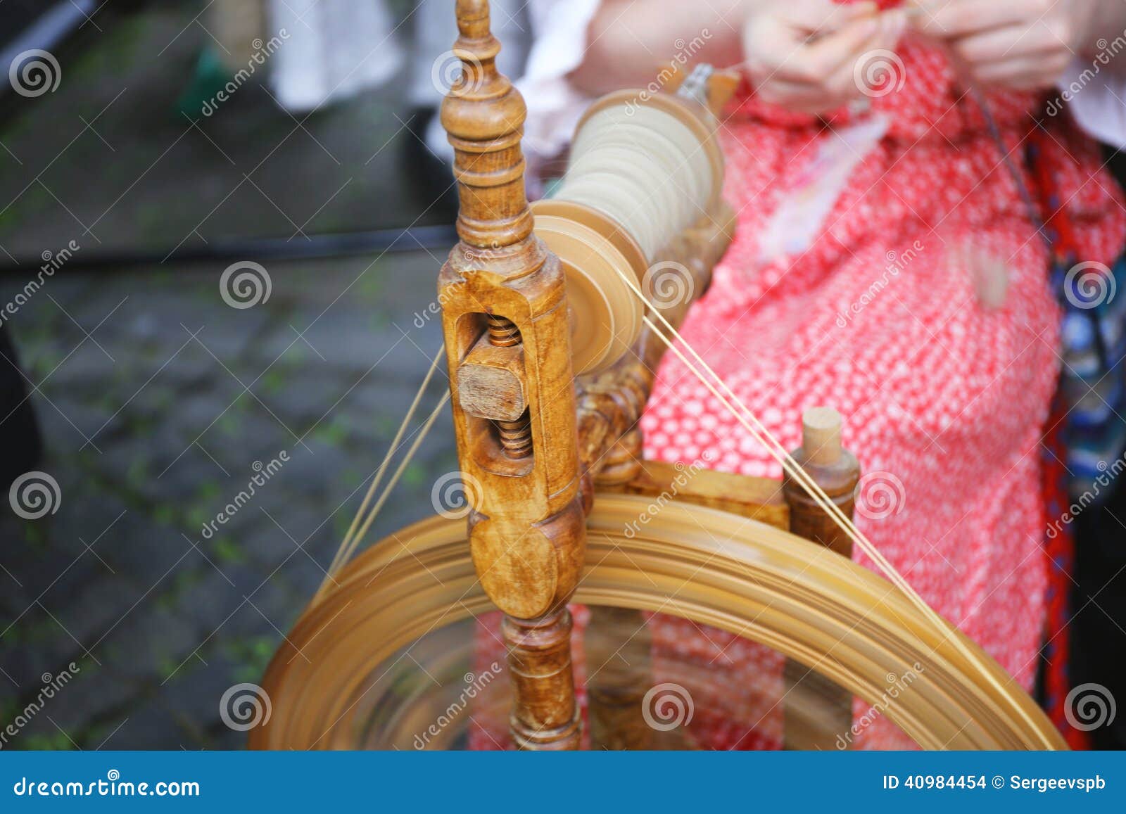 Rotering av hjulet arkivfoto. Bild av person, rotering - 40984454