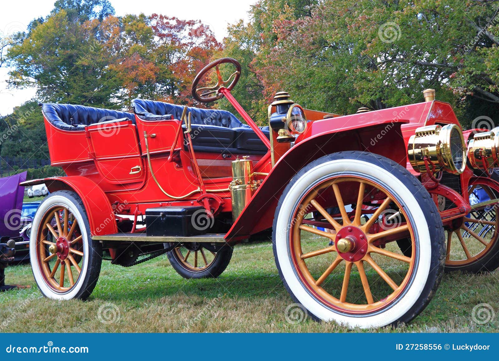Rotes antikes Auto stockfoto. Bild von verkehr, ernstlich - 27258556