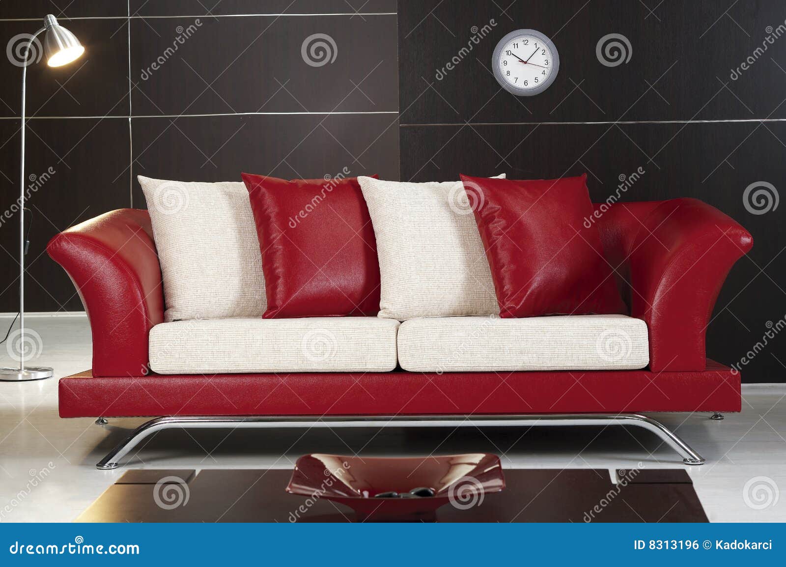 Rotes ledernes Sofa stockfoto. Bild von möbel, zwei, dekoration - 8313196