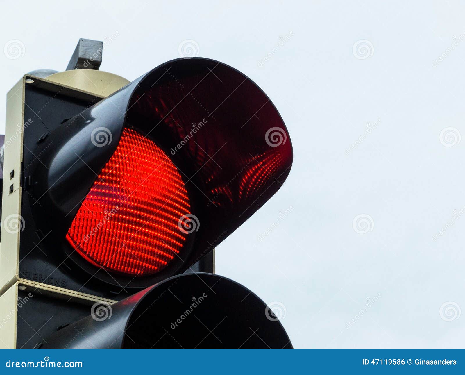 Rotes Licht an den Ampeln stockfoto. Bild von platte - 47119586