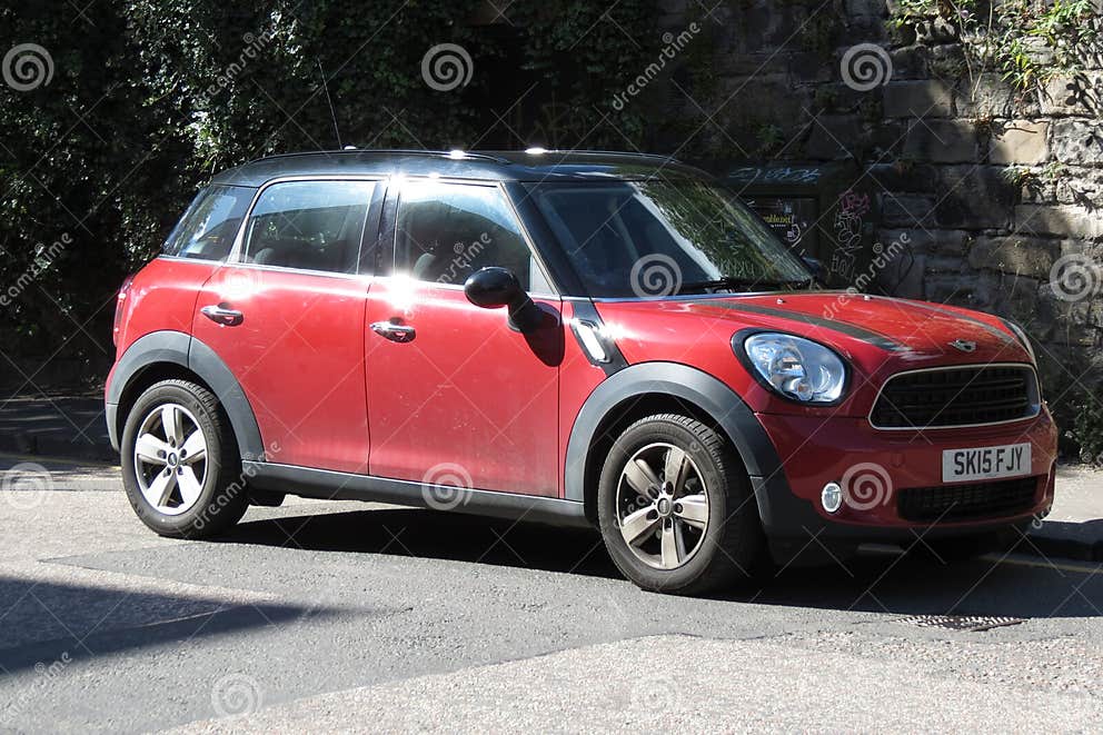 Rotes Mini Minor-Auto (Version 2013) Redaktionelles Stockbild - Bild ...