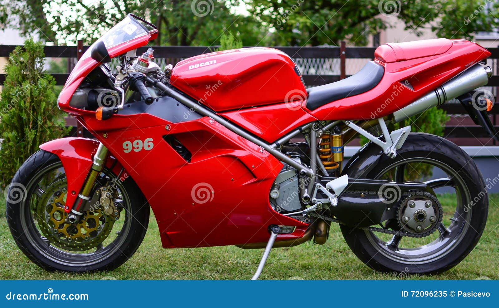 Rotes Motorrad Ducati 996s redaktionelles bild. Bild von zeichen - 72096235