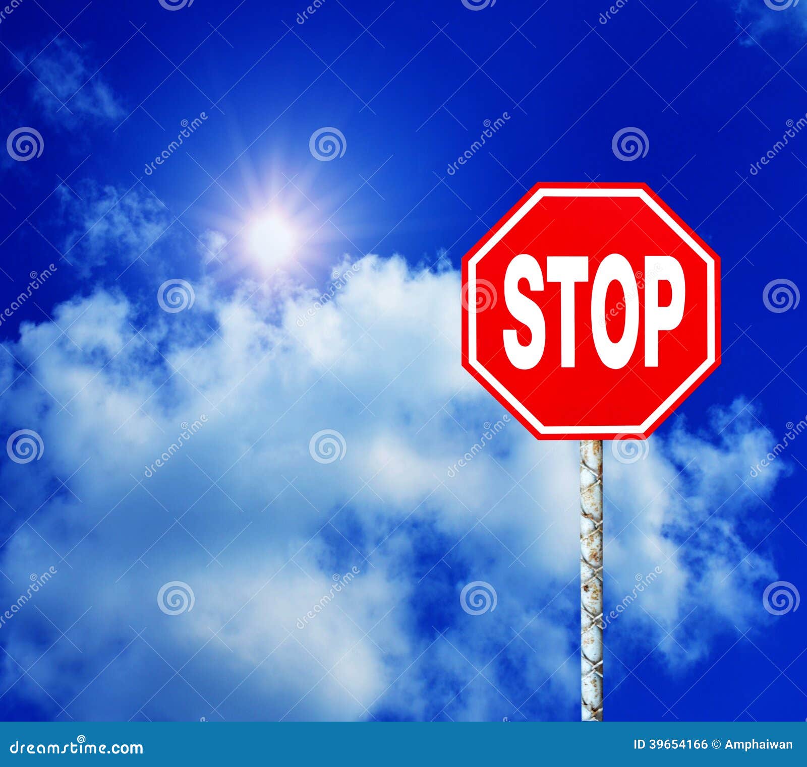 Rotes Stoppschild Mit Blauem Himmel Stockfoto - Bild von richtung ...