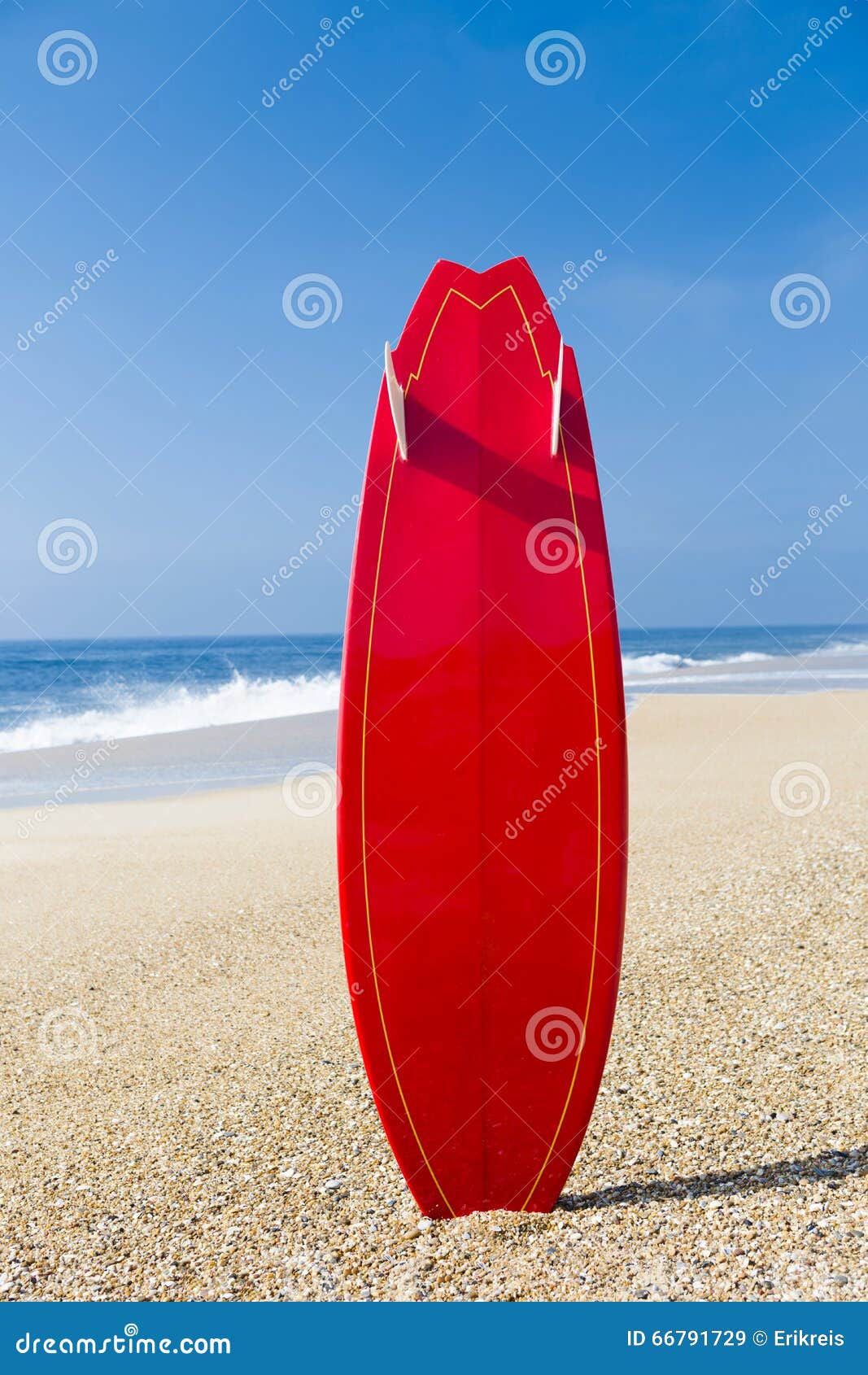 Rotes Surfbrett stockbild. Bild von strand, lebensstil - 66791729