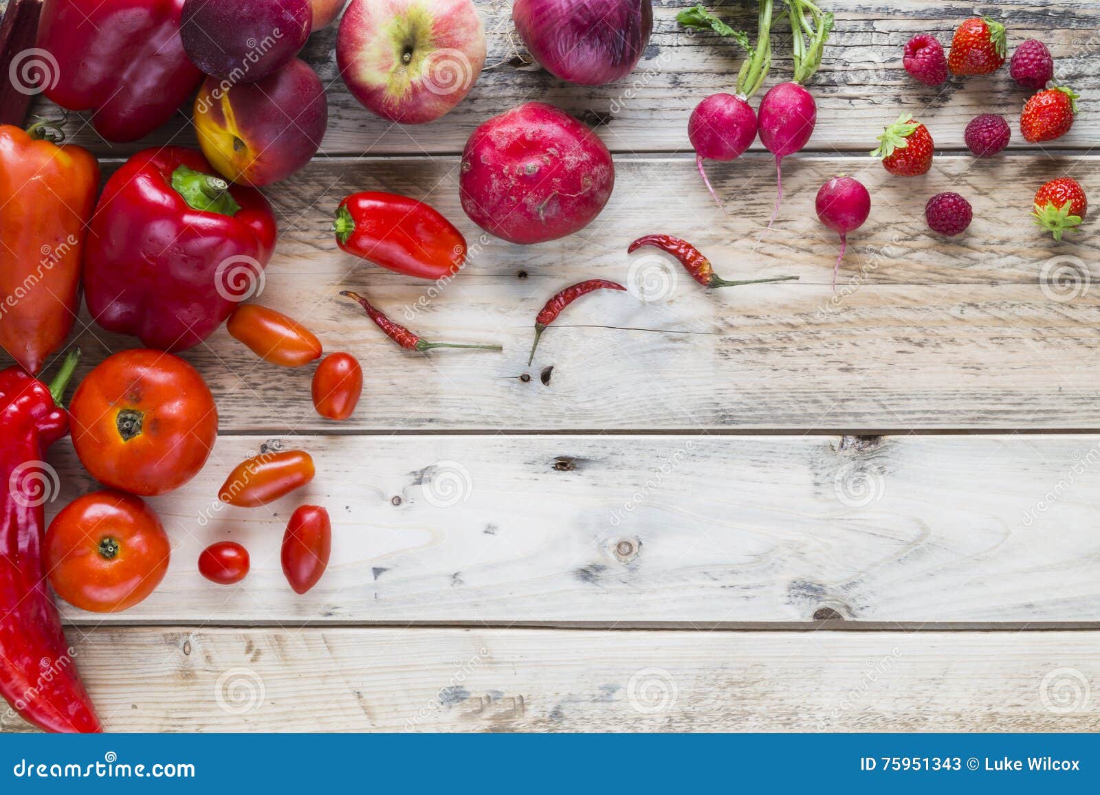 Rotes veg und Frucht stockbild. Bild von granatapfel - 75951343