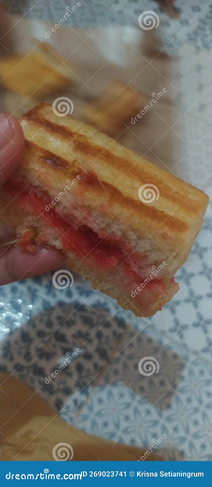 Roti Bakar Selai Strawberry Stock Image - Image of roti, selai: 269023741