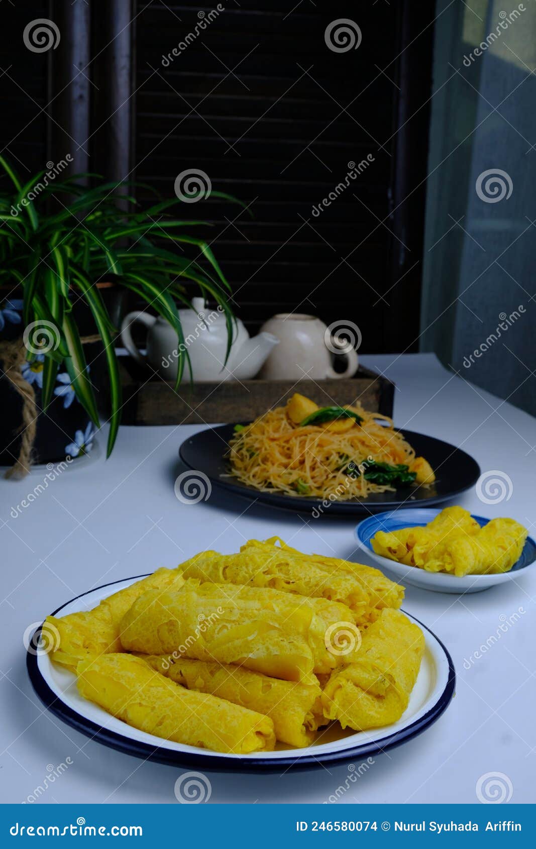Roti Jala Y Pollo Curry Comida Tradicional Malaya Foto de archivo ...