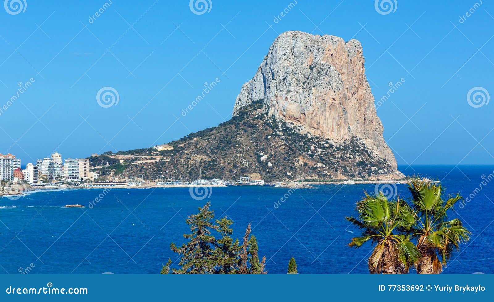 Rots van Calpe, Spanje stock foto. Image of landschap - 77353692