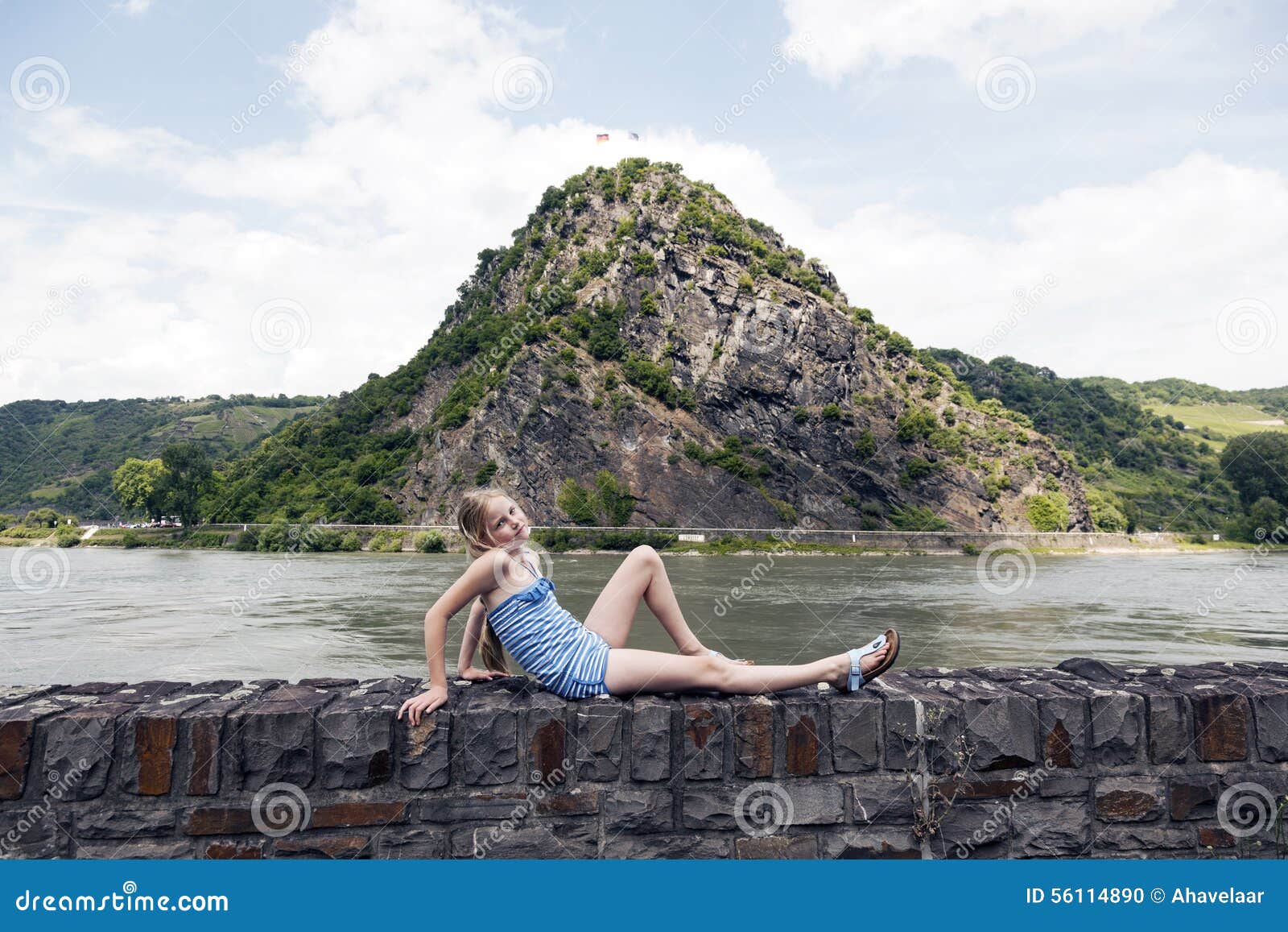 Rots Van Loreley Naast De Rivier Rijn in Duitsland Stock Foto - Image ...
