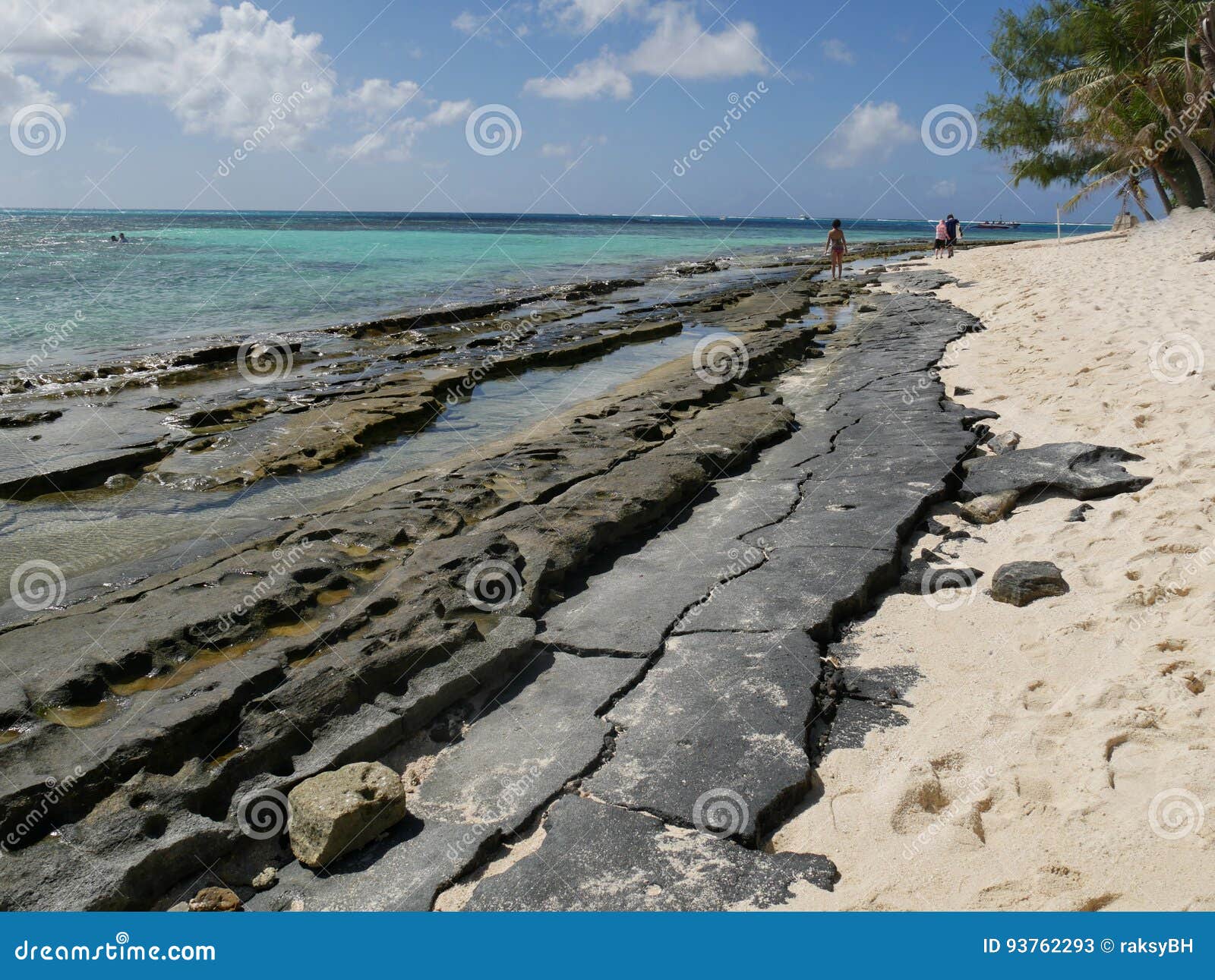 Rotsachtig Van Managaha-Eilandoever, Saipan Stock Afbeelding - Image of ...
