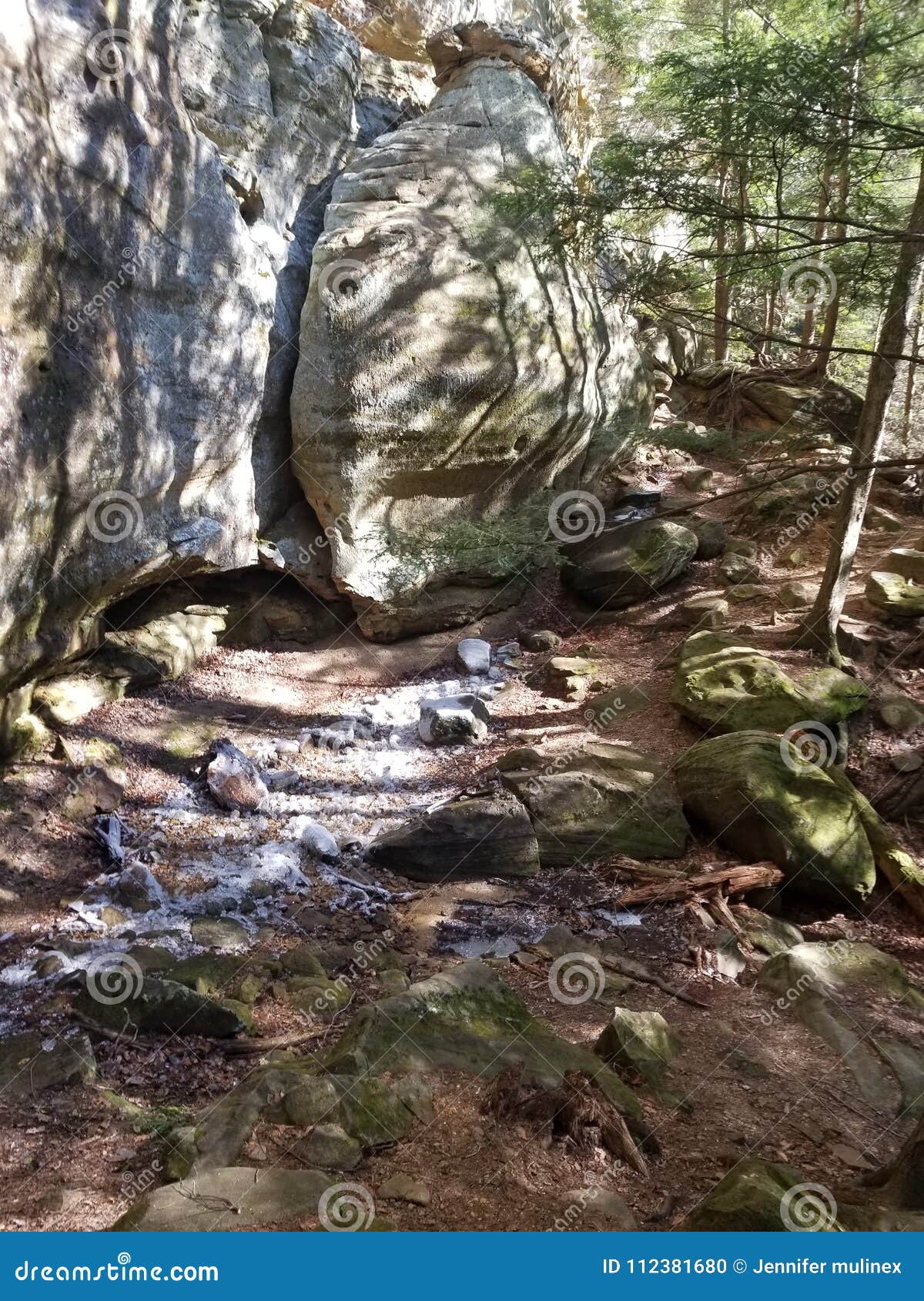 Rotsen stock foto. Image of verbazingwekkend, schoonheid - 112381680