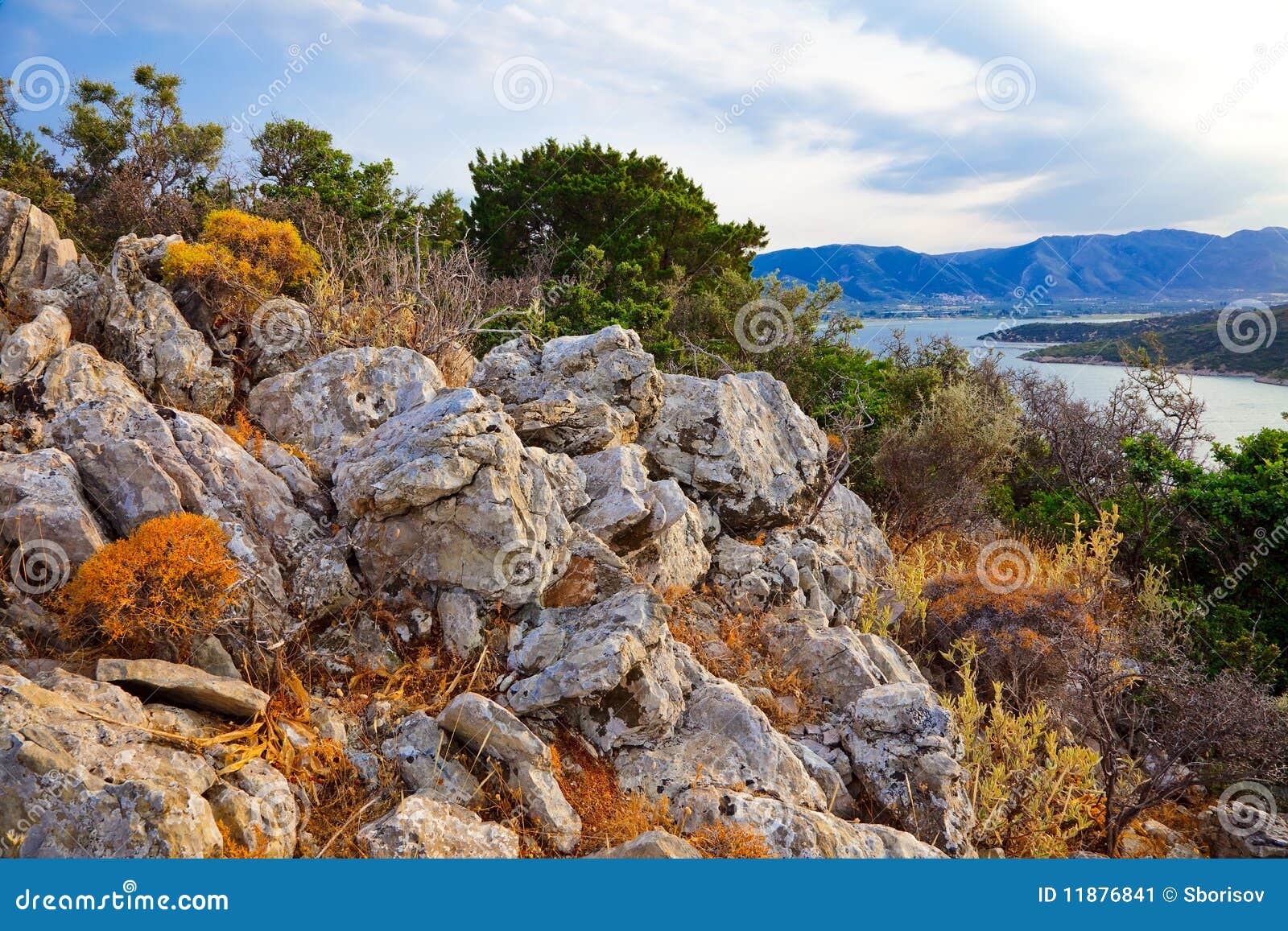 Rotsen stock afbeelding. Image of struik, recreatie, grieks - 11876841