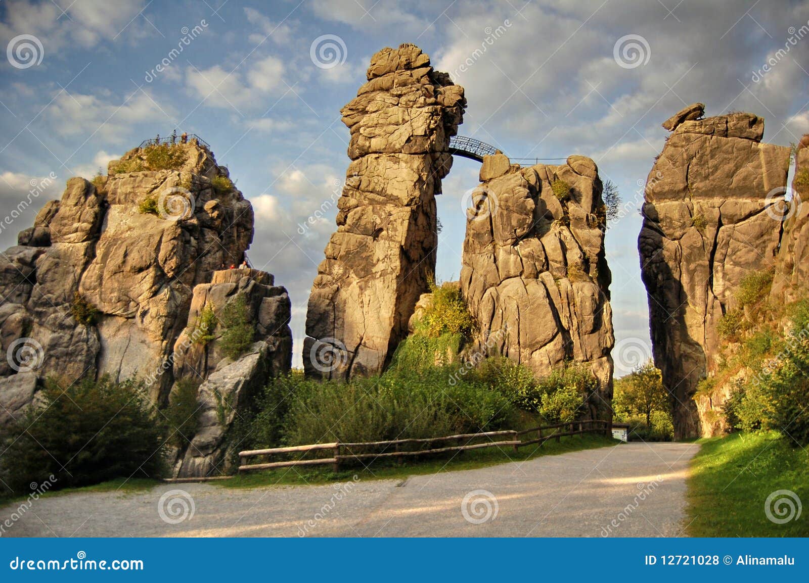 Rotsen stock foto. Image of berg, bergen, heuvels, nave - 12721028