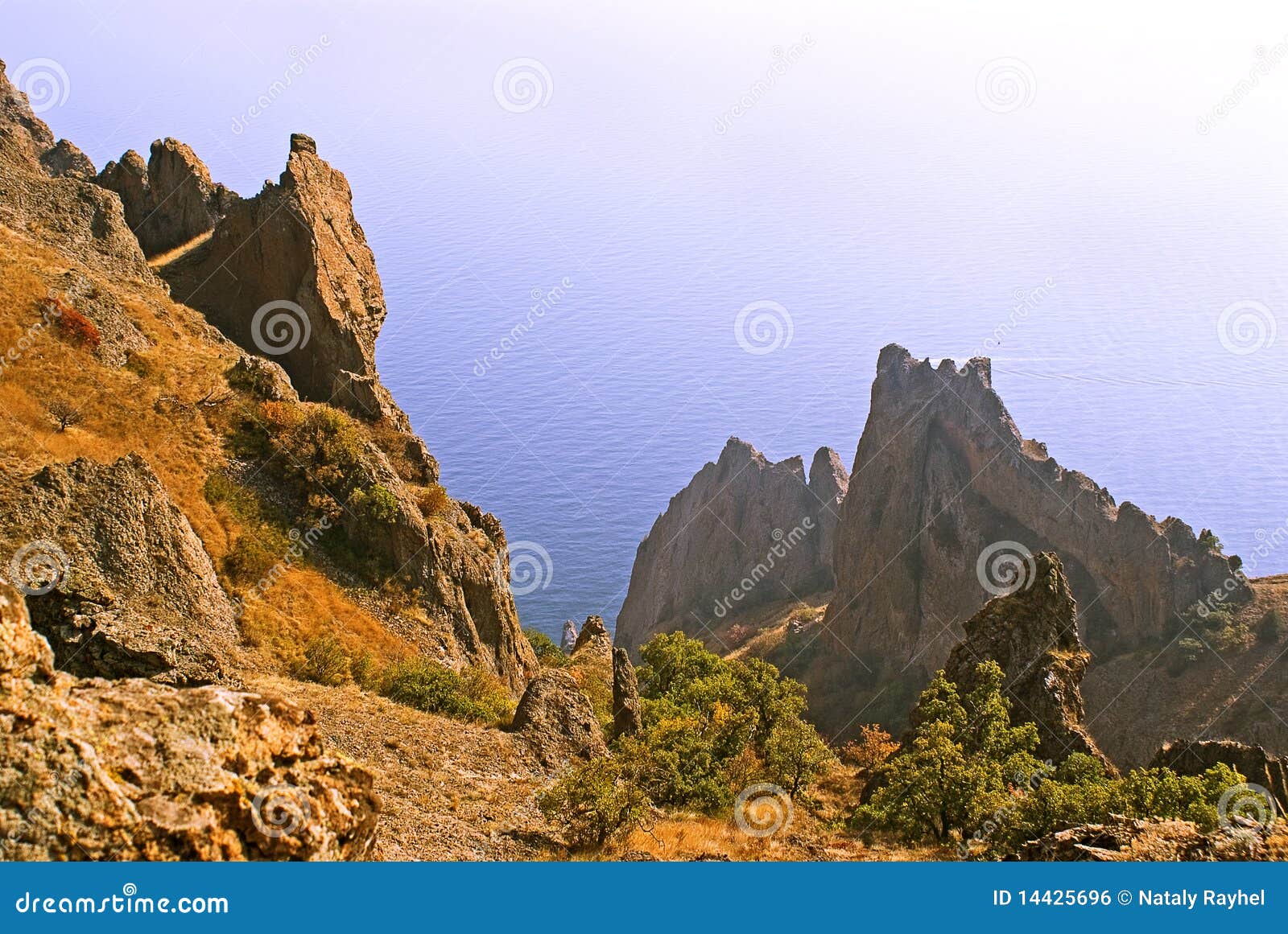 Rotsen stock foto. Image of plaats, mooi, rotsachtig - 14425696