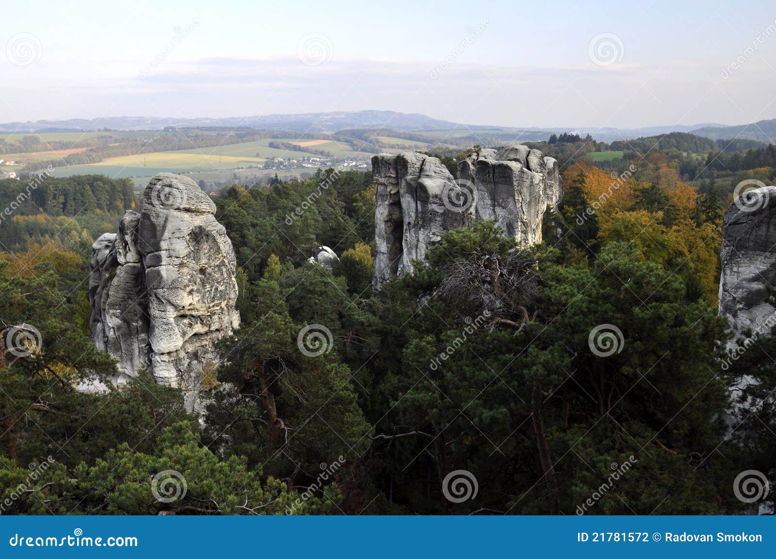 Rotsen voor het beklimmen. stock foto. Image of bergen - 21781572