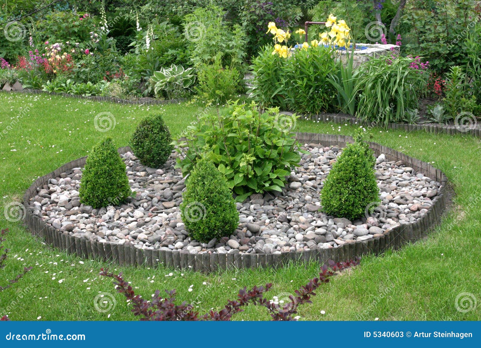 Rotstuin stock afbeelding. Image of groen, bloemen, lente - 5340603