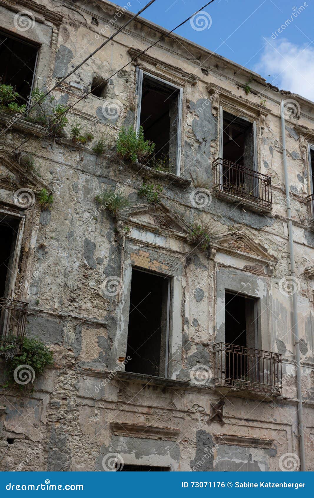 Rotten building stock photo. Image of destroyed, charme - 73071176