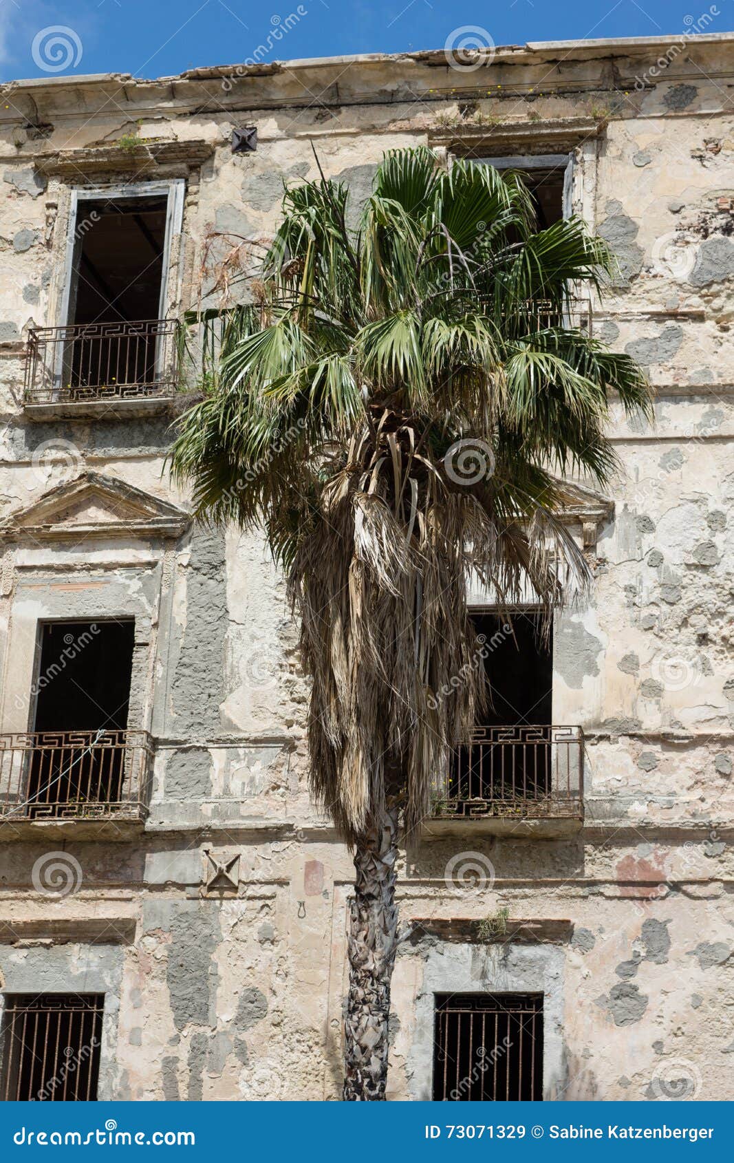 Rotten Building Royalty-Free Stock Photo | CartoonDealer.com #90333081