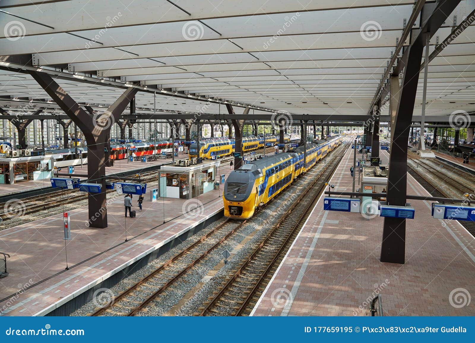 Rotterdam Centraal Railway Station Editorial Image - Image of interioir ...