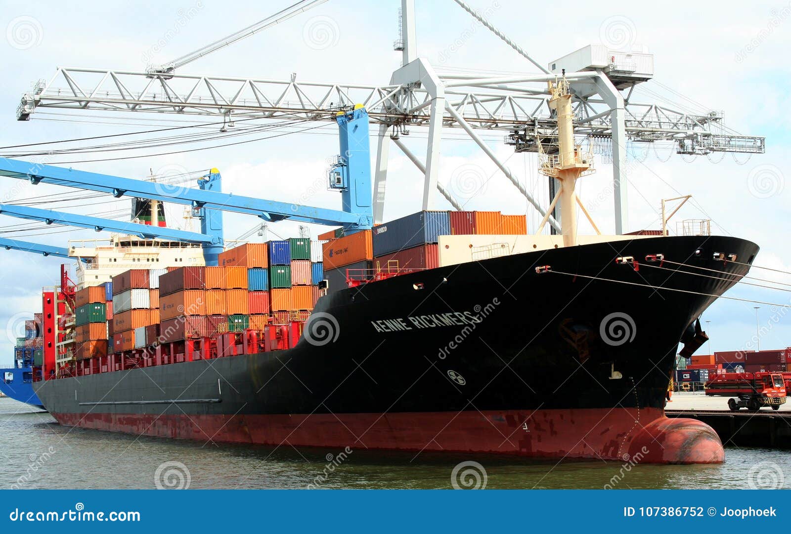 Loading and Unloading in the Port of Rotterdam Editorial Photography ...