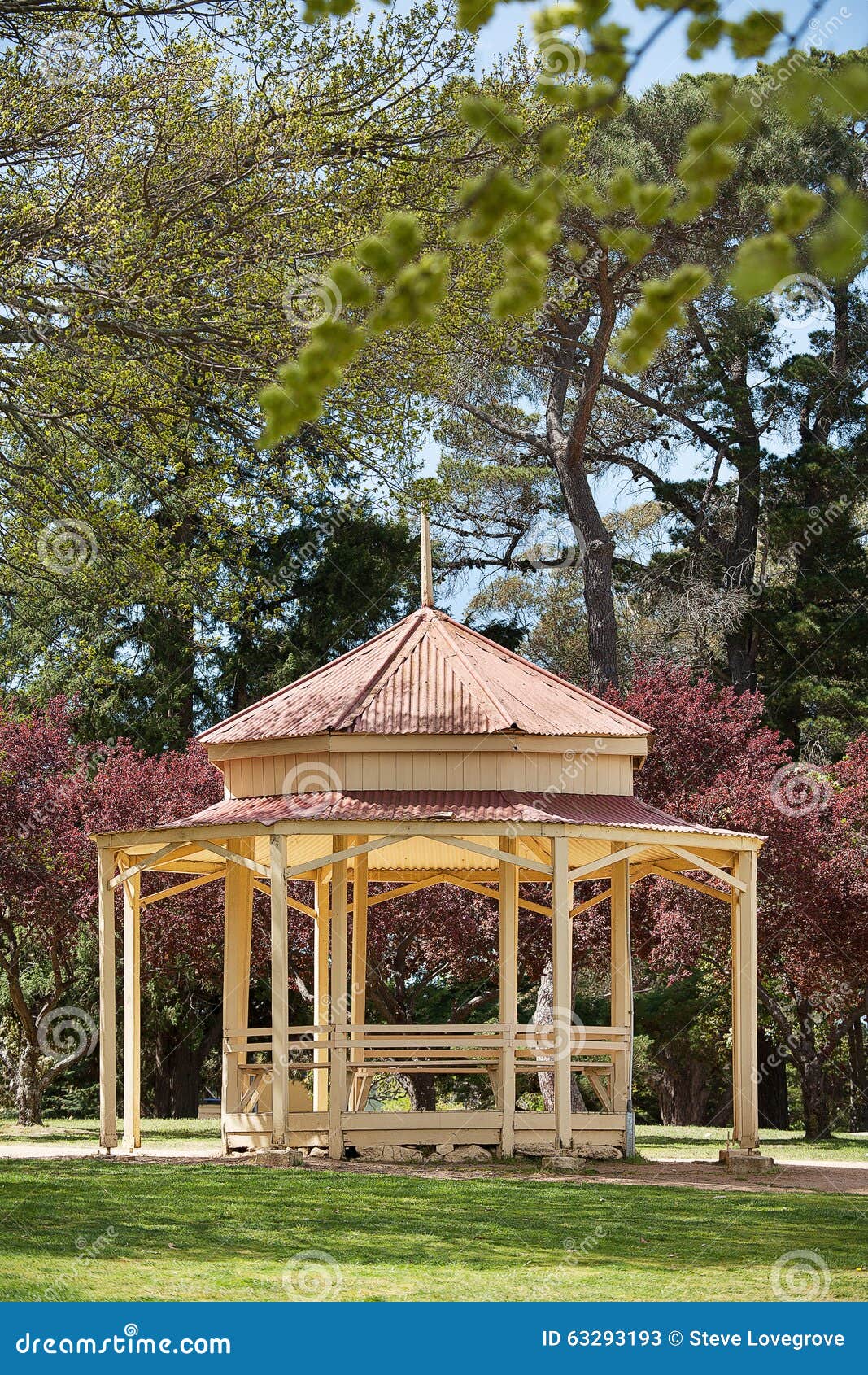 Rotunda in a Park stock image. Image of vintage, seats - 63293193