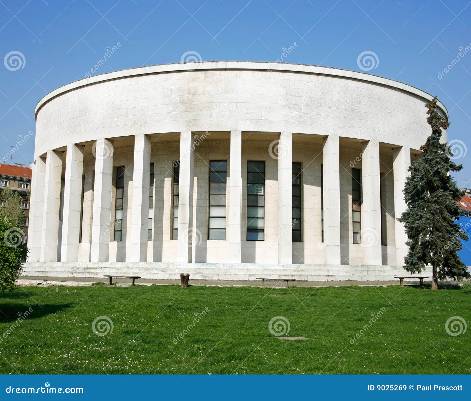 Rotunda in Zagreb stock image. Image of building, tree - 9025269