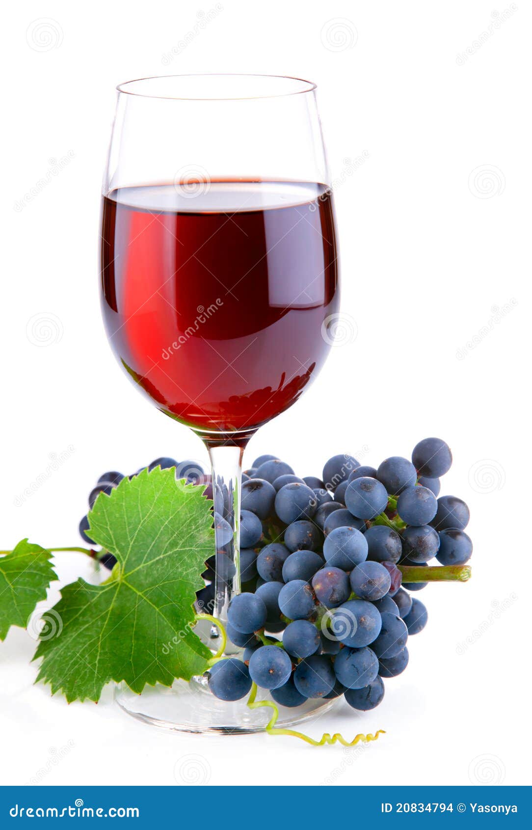 Rotwein Im Glas Mit Trauben Stockfoto - Bild von betrieb, musterstück ...