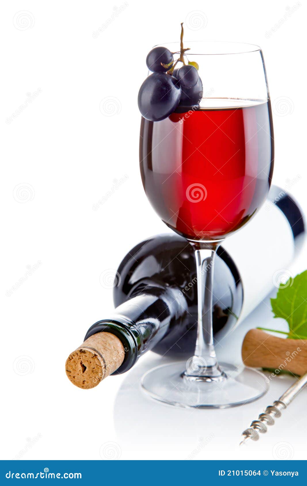 Rotwein Im Glas Mit Trauben Stockfoto - Bild von flüssigkeit ...