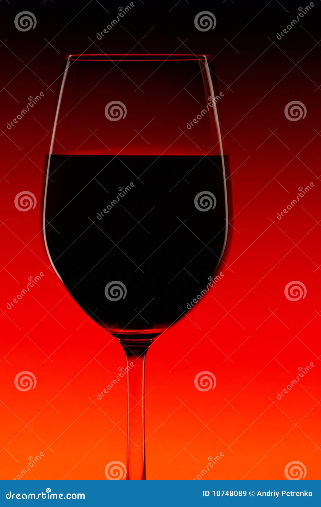 Rotweinglas stockbild. Bild von belichtet, nachtklub - 10748089